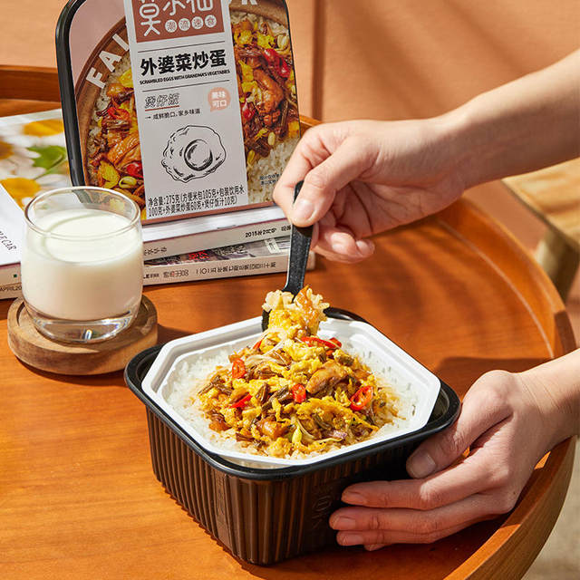 Mo Xiaoxian's self-heating rice clay pot rice is a large portion of ...