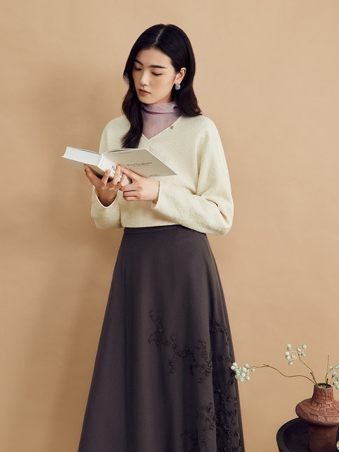 Yiner Yin'er 2024 winter new skin -friendly wool -style V -neck single top