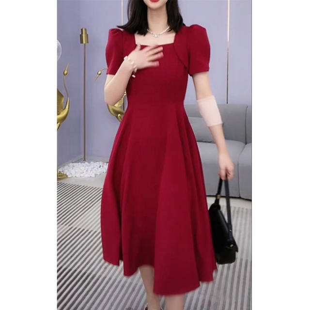 Design style high-end dress with large size covering flesh and hips ...