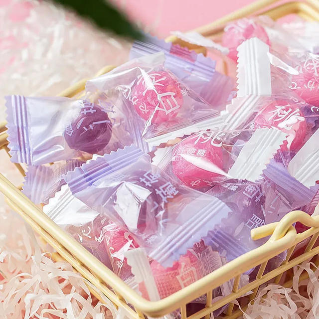 White peach flavored fruit hard candies, high-looking casual snacks ...