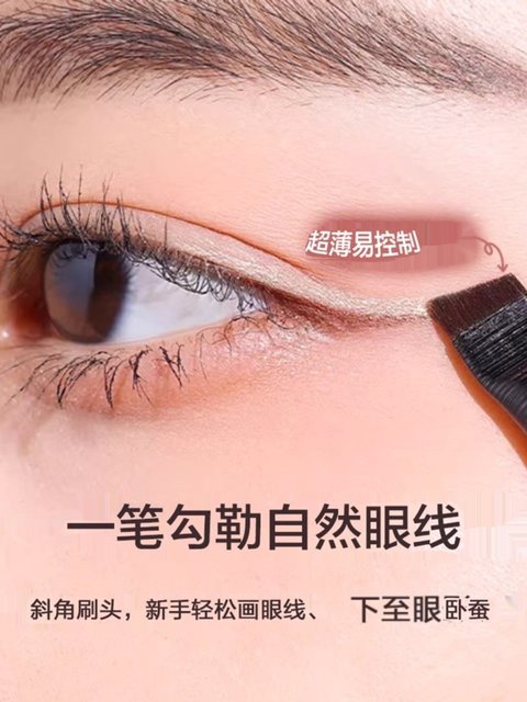 Giant and great! Beveled-angle blade eyeliner brush under eyelid to ...