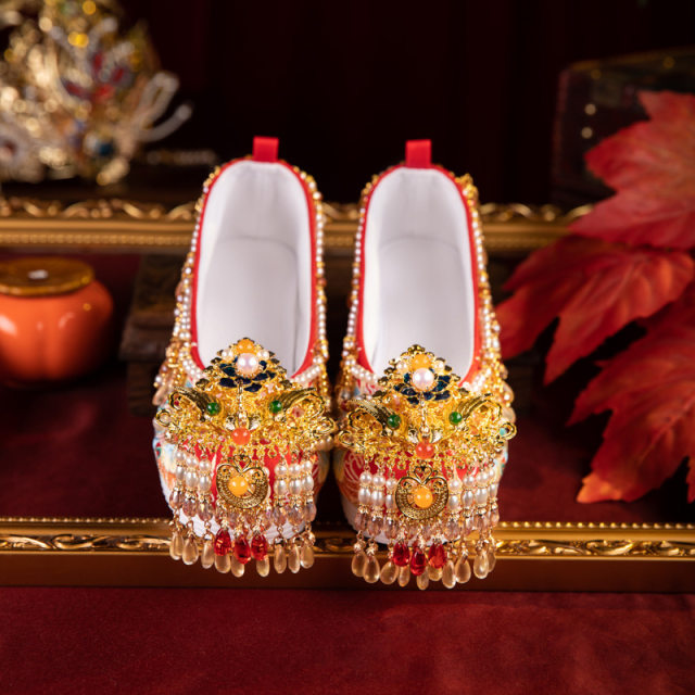 Handmade custom-made bride Xiuhe wedding shoes, ancient style with ...