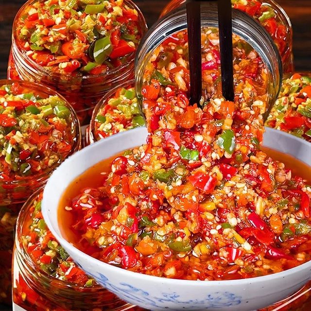 Hunan spicy chopped chili sauce, homemade rice sauce, garlic double ...