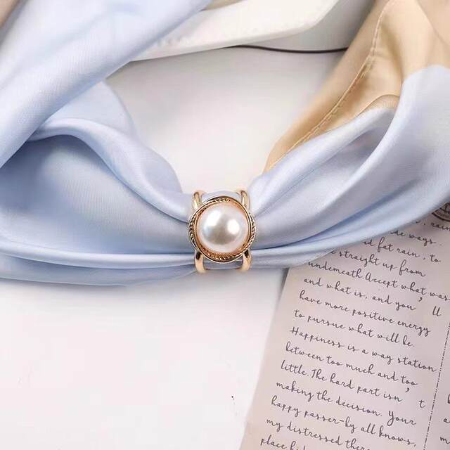 Silk scarf buckle 2024 new high -end square scarf shirt floating bow ...