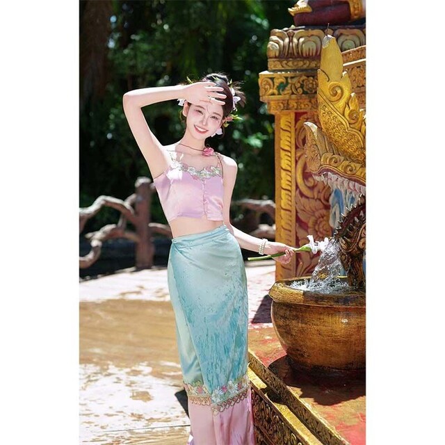 Dai clothing women's suspender long skirt suit Yunnan Xishuangbanna ...