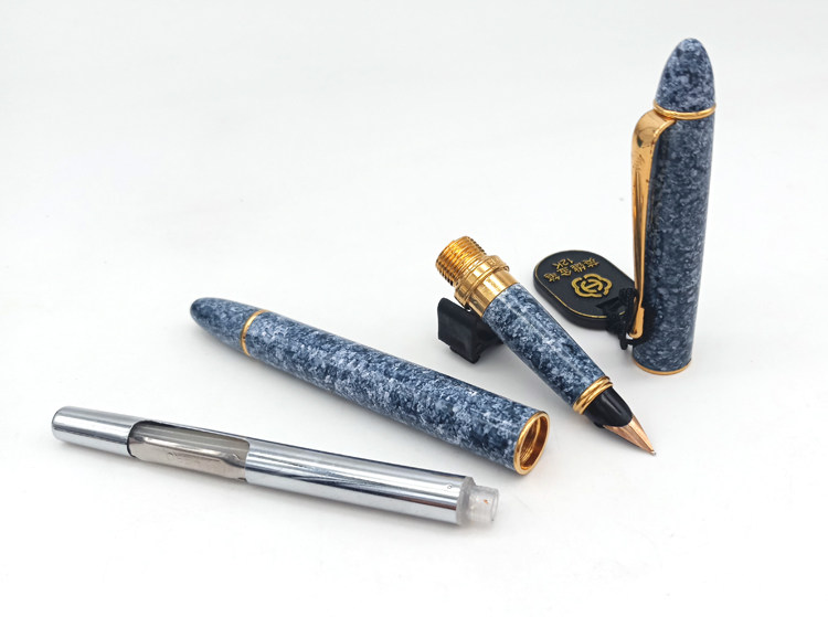 Genuine hero 650 golden pen practice Favorites and fountain pen old ...