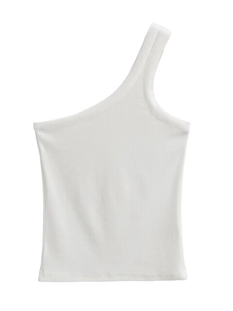 Street shot of sexy contrasting sloping shoulders and collarbone ...