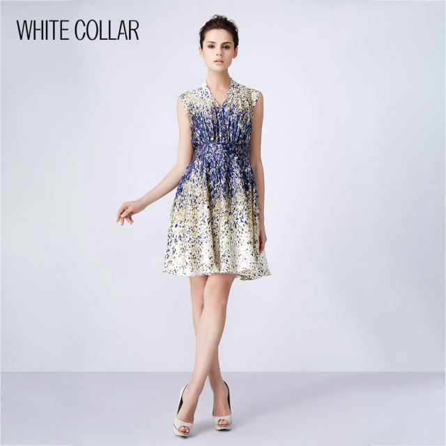 White-collar ladies in summer, starry sky V-neck cubs mid-length dress ...