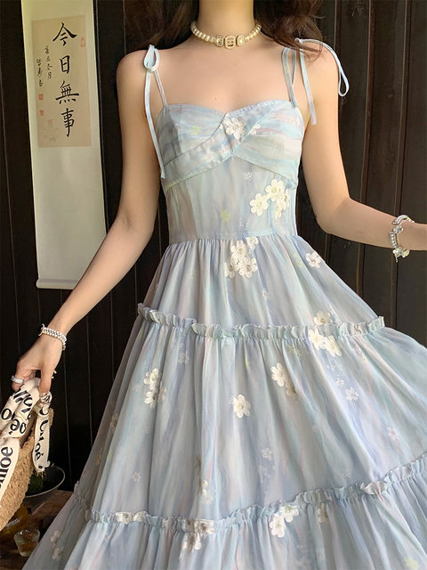 Deng Liuliu Gentle Style Blue Oil Painting Long Skirt Seaside Vacation ...