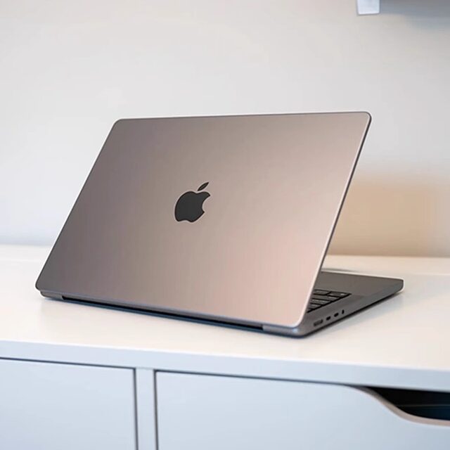 Apple/Apple MacBook Pro/Air laptop i5i7M1 8 core editing and design office