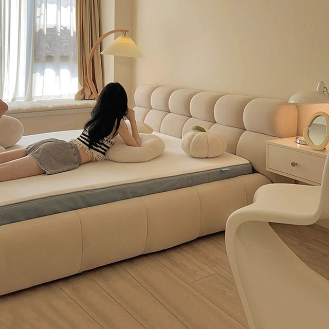 Modern and simple internet celebrity puff bed cream style 1.8m master ...