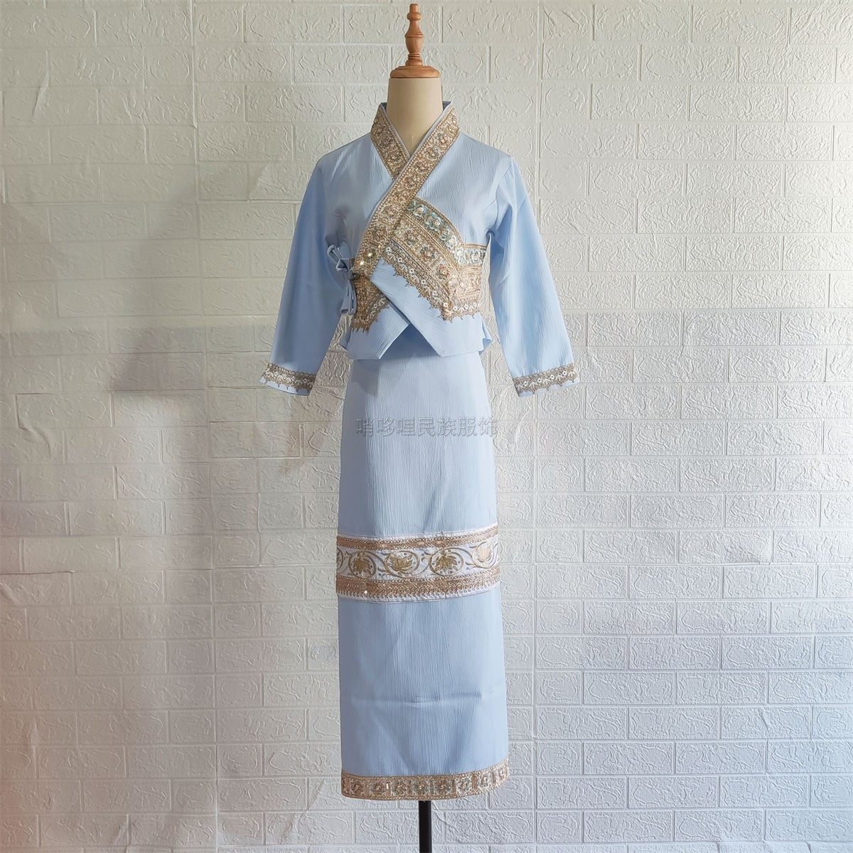 Dai clothing women's Xishuangbanna traditional embroidery jacquard ...