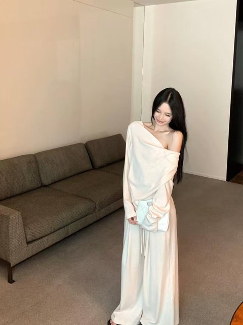 Design-sensory niche slanted neck off-shoulder long-sleeved T-shirt for ...