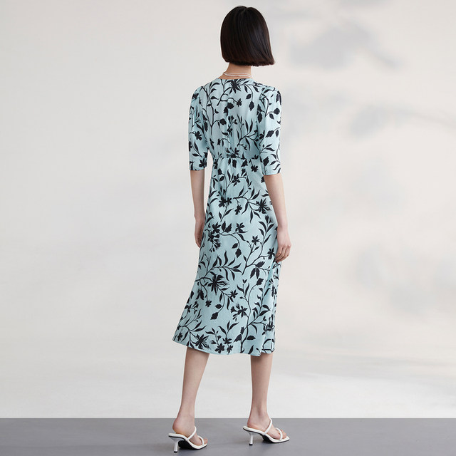 The same style as the shopping mall naivee Naive's new waist tea break ...