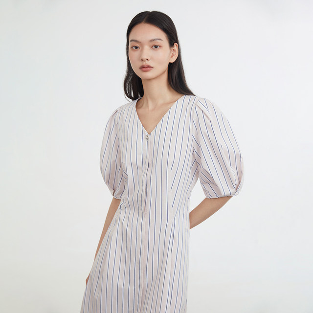 The same style as the mall naivee Naive summer new classic fashion V ...