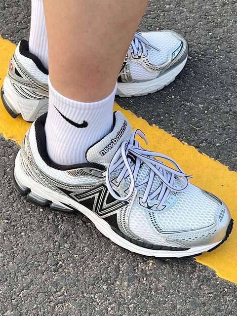 Sports shoes New Balance NB860 series black and silver low-top casual ...