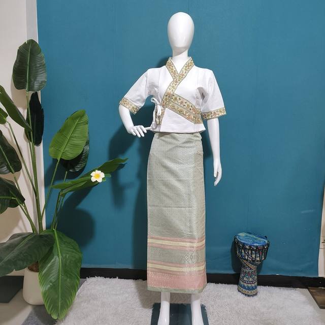 Summer new Dai clothing female internet celebrity same style Dai suit ...