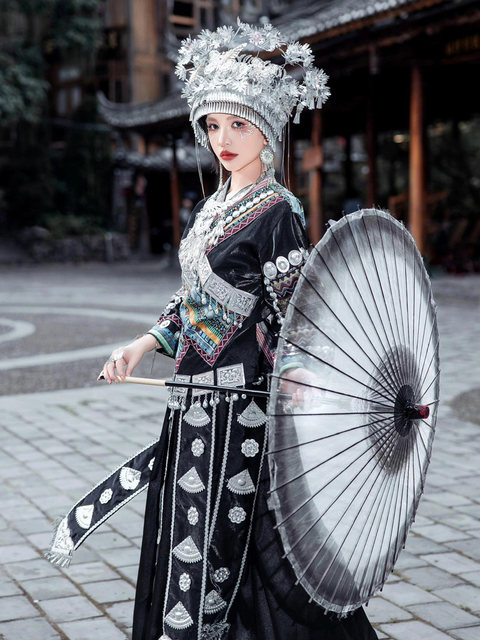 Black Miao costumes for women Miao family dressed in stage performance ...