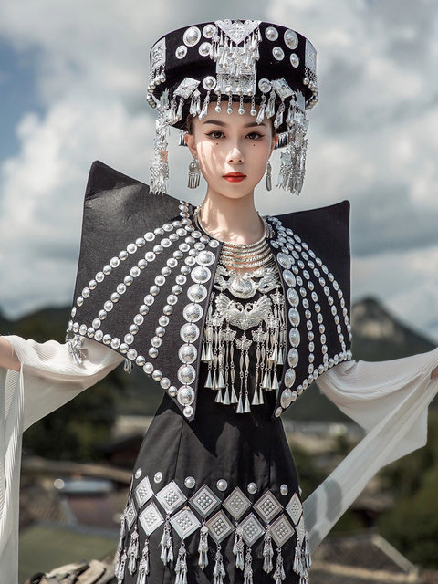High -end customized Yi clothing improvement new handmade ethnic style ...