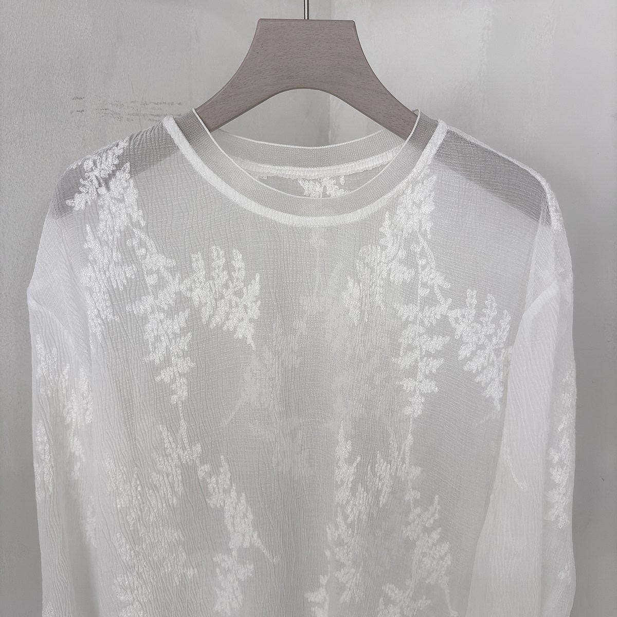 Korean style fashionable round neck embroidered flower long-sleeved ...