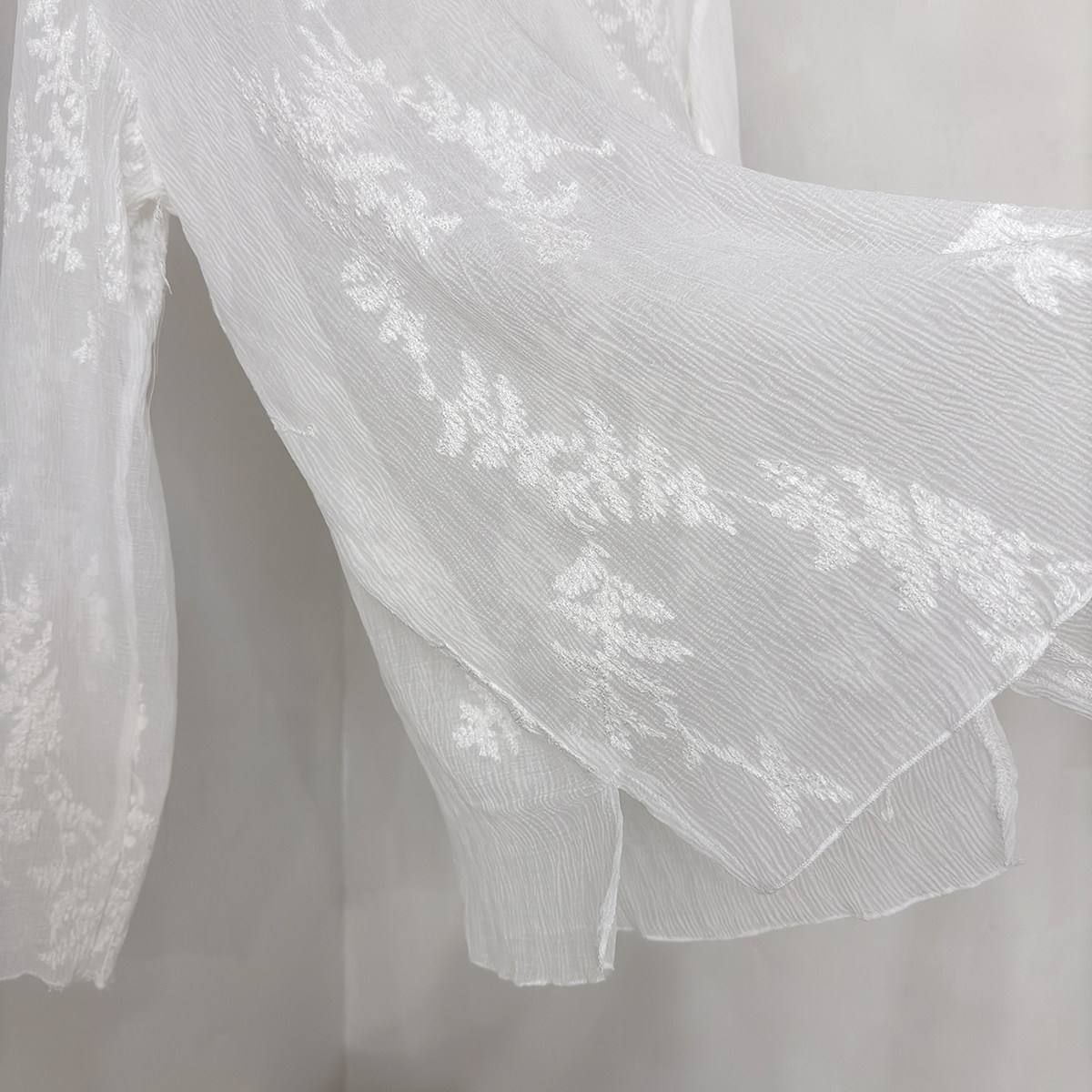 Korean style fashionable round neck embroidered flower long-sleeved ...