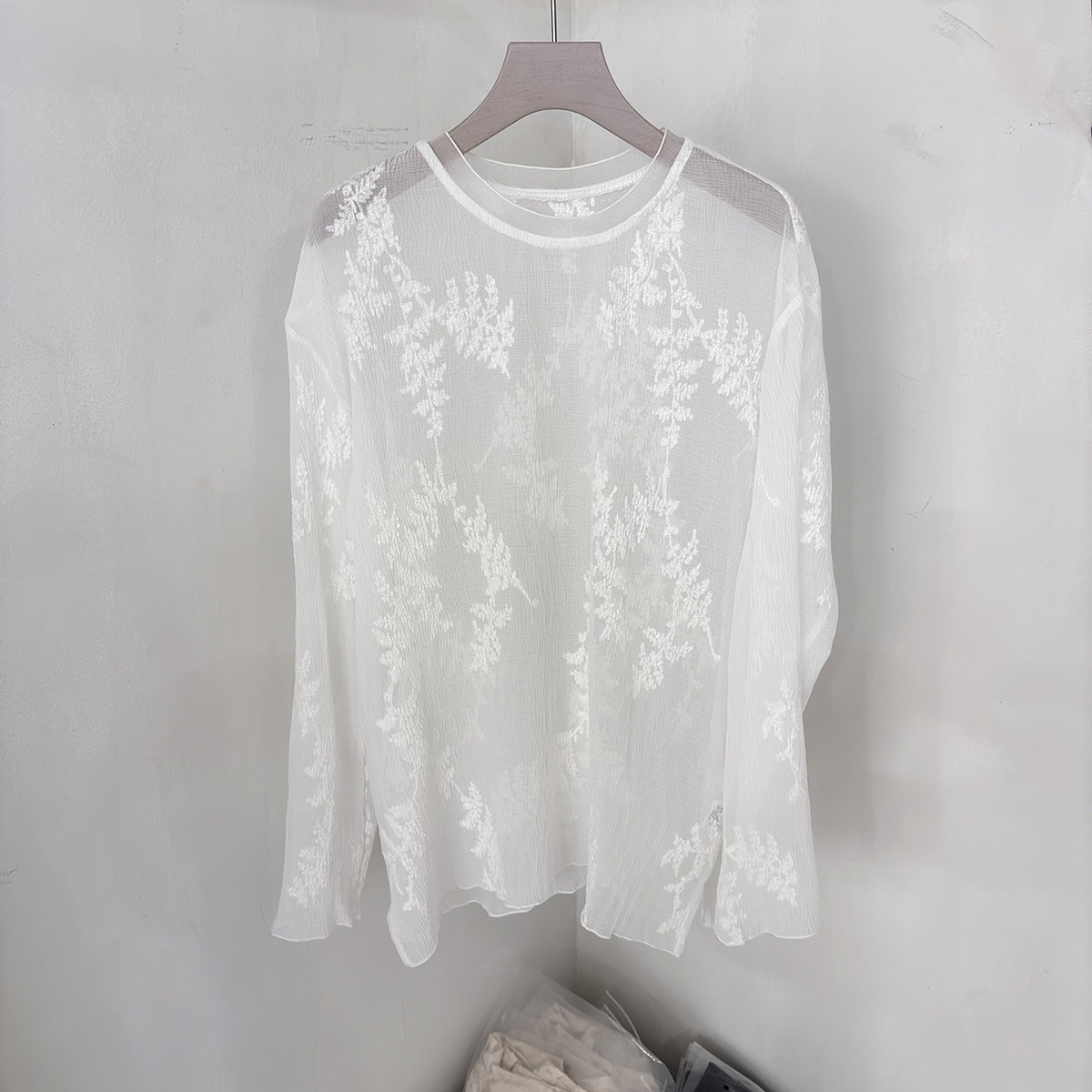 Korean style fashionable round neck embroidered flower long-sleeved ...