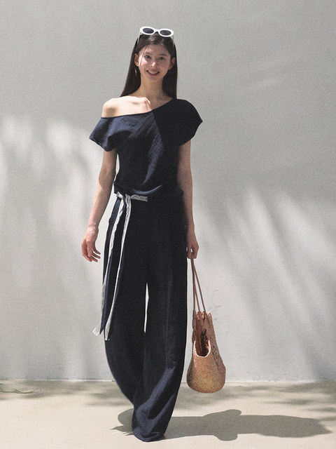 OAKMOO Basic* The Story of the Far From Away Line Side-Shoulder Short ...