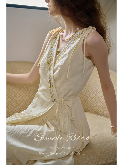 SimpleRetro Field Scarlett One-piece Lace-up Floral Embroidery Vacation ...