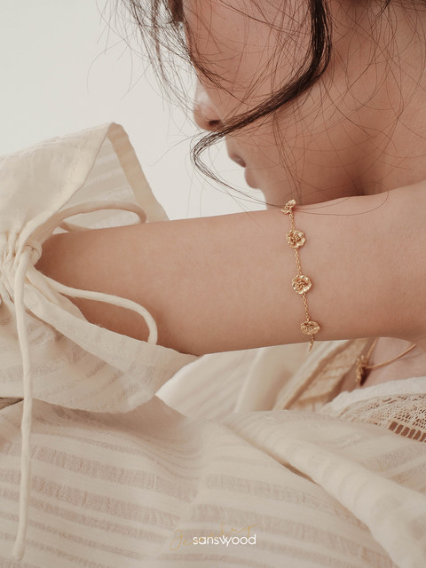 sanswood Original Design Retro Mountain Camellia Exquisite and Adjustable Bracelet Romantic Gift