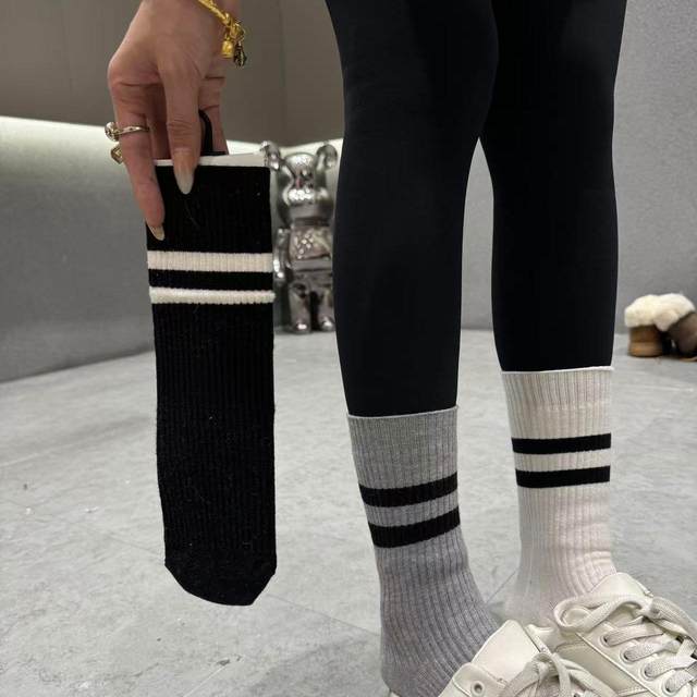 1029 striped middle tube pile socks