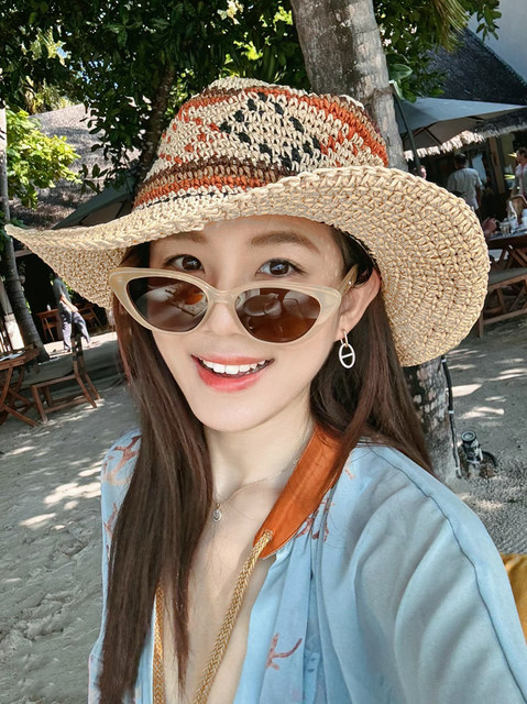 Ethnic style handmade hook needle can fold the large eaves straw hat ...