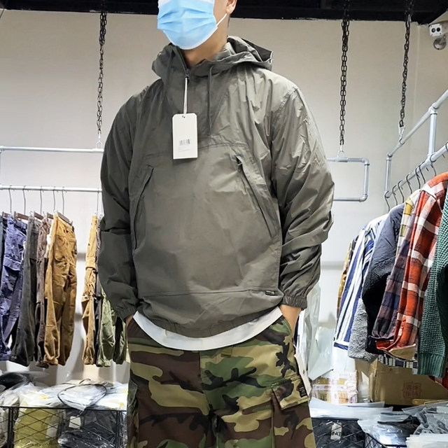 The store synchronizes high-quality sun protection wind shell jackets ...