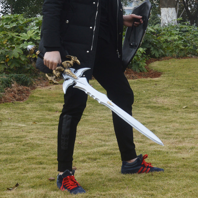 World of Warcraft Frostmourne 1 to 1 Lich King weapon toy Ryan King ...