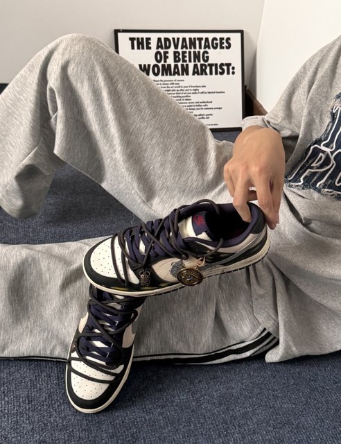 Custom sneakers NIKEDUNKlow's Eye Eye