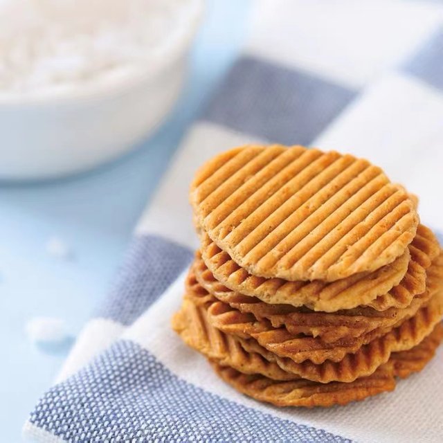 Inner Mongolia specialty roasted milk skin original sea salt flavored milk crispy rice snack ...