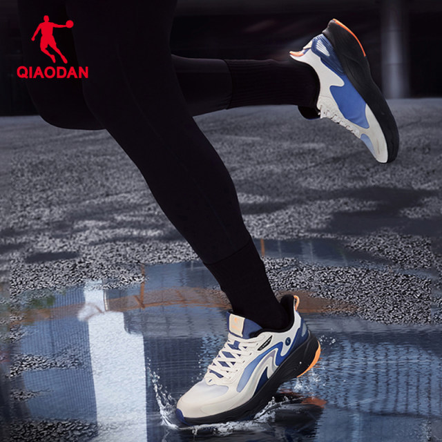 The same Chinese Jordan streamer running shoes in the mall, men's ...