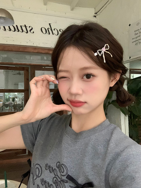 Miao Sweetheart ~ Silver diamond rhinestone bow hair clip design sensor ...