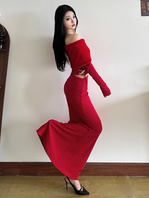 Weird girl Christmas outfit red high-end one-shoulder plush top ...