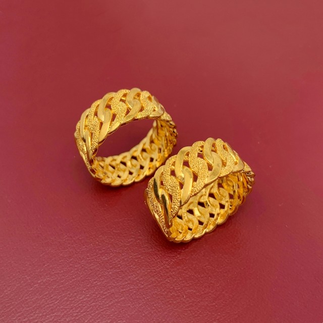 The same type of Vietnamese sand gold men's closed ring in the gold ...
