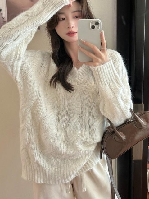 Angola red retro twist V -neck covered head wool sweater wearing a ...