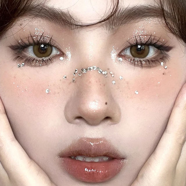 Jennie’s same style of diamond makeup! Girl group stage makeup that ...