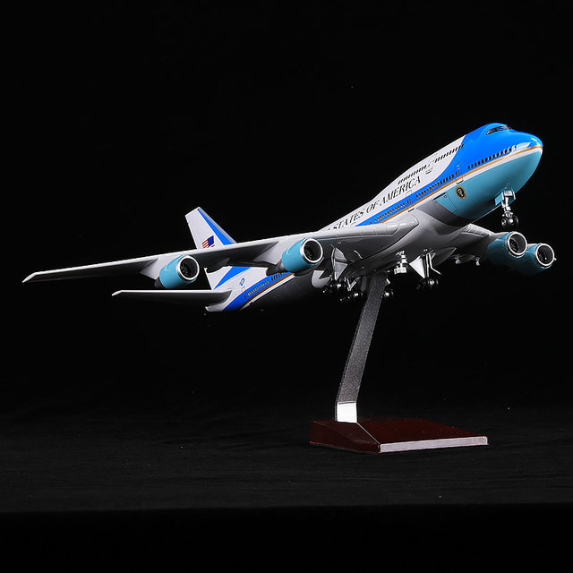 1:150 U.S. Air Force One Boeing 747 commercial aircraft model with ...
