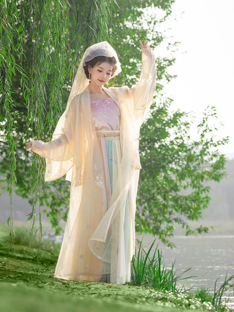 Zhong Lingyu, Fulan hides the moon, gauze clothes, Lingmai roosts on branches