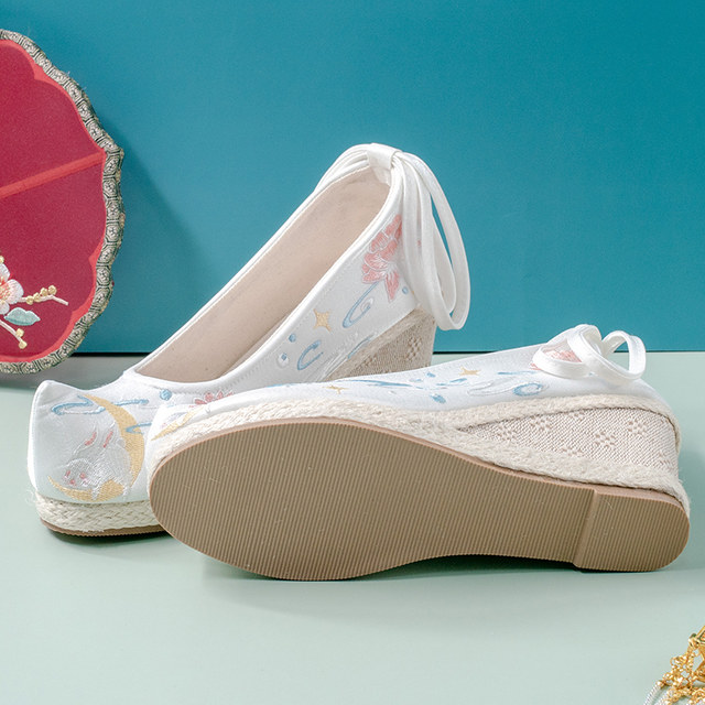 Original antique Hanfu shoes, women's embroidered shoes, high heels ...