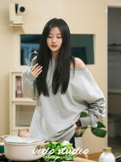 Sun Qianyi Mengling Celebrity Same Gray Side-Shoulder Pullover ...