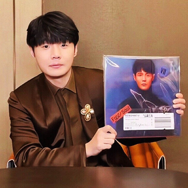 In stock, official version of Li Ronghao's new physical album "Across ...