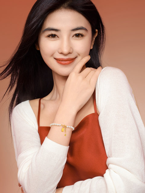 Zhou Dasheng Golden Ping An Brand Pendant Women's Football Gold Huge ...