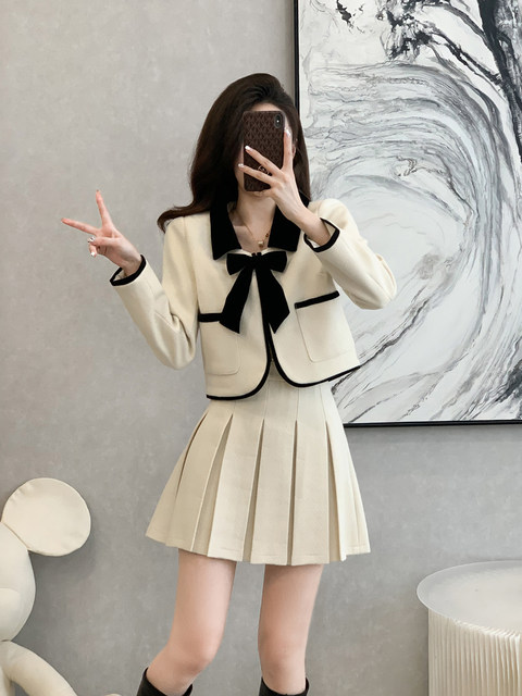 Small dressing temperament ladies, foreign qi bombing street skirt set ...