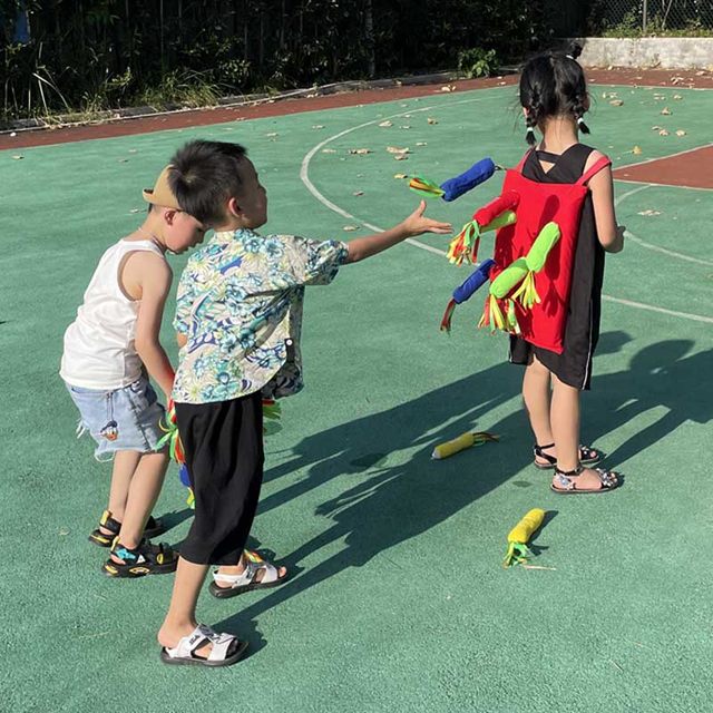 Kindergarten throwing darts game props garbage classification learning ...