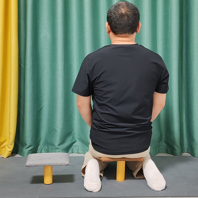One -footed stool sitting posture corrected stools Kneeling on a stool ...